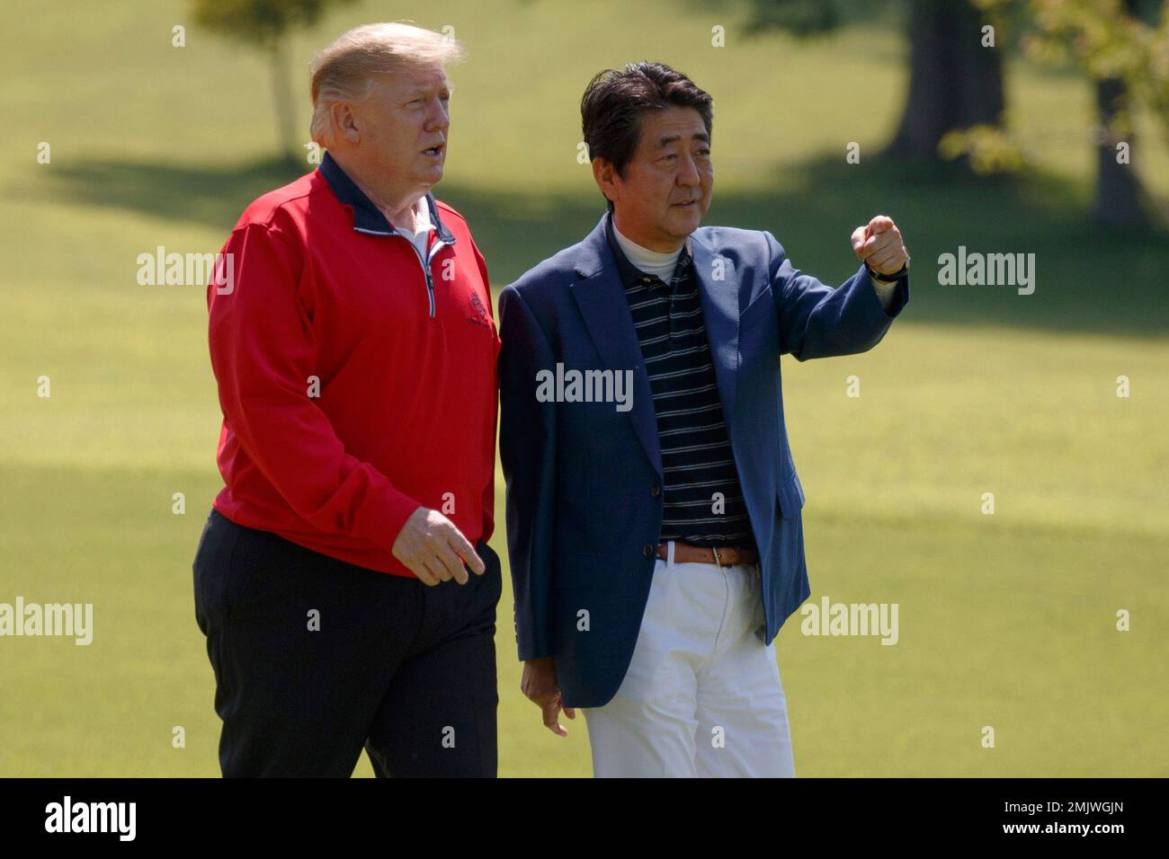President Donald Trump walks with Japanese Prime Minister Shinzo Abe ...