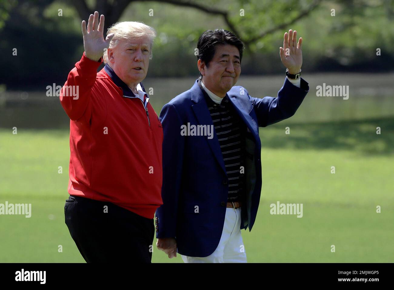 President Donald Trump and Japanese Prime Minister Shinzo Abe wave ...