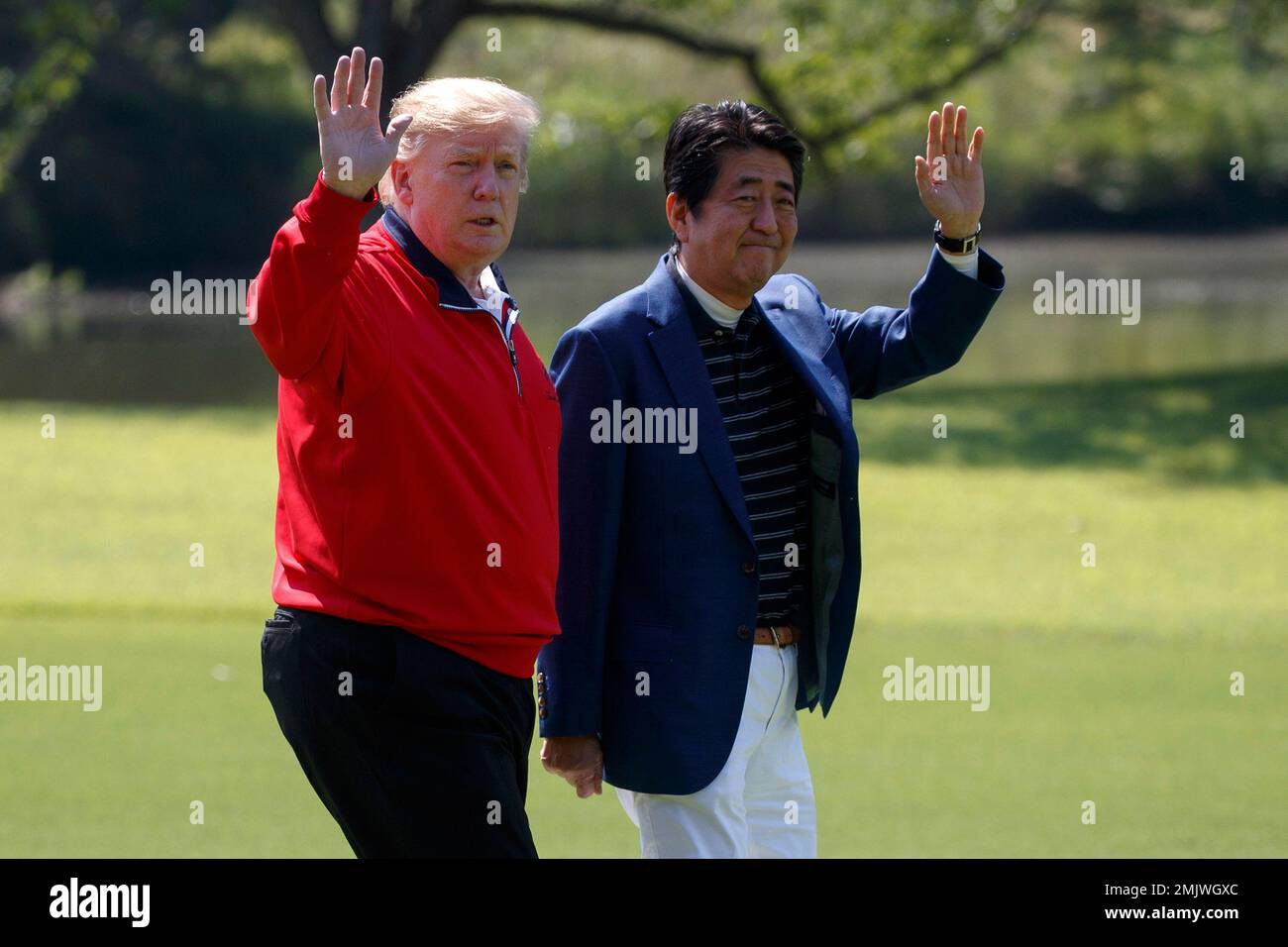 President Donald Trump walks with Japanese Prime Minister Shinzo Abe ...