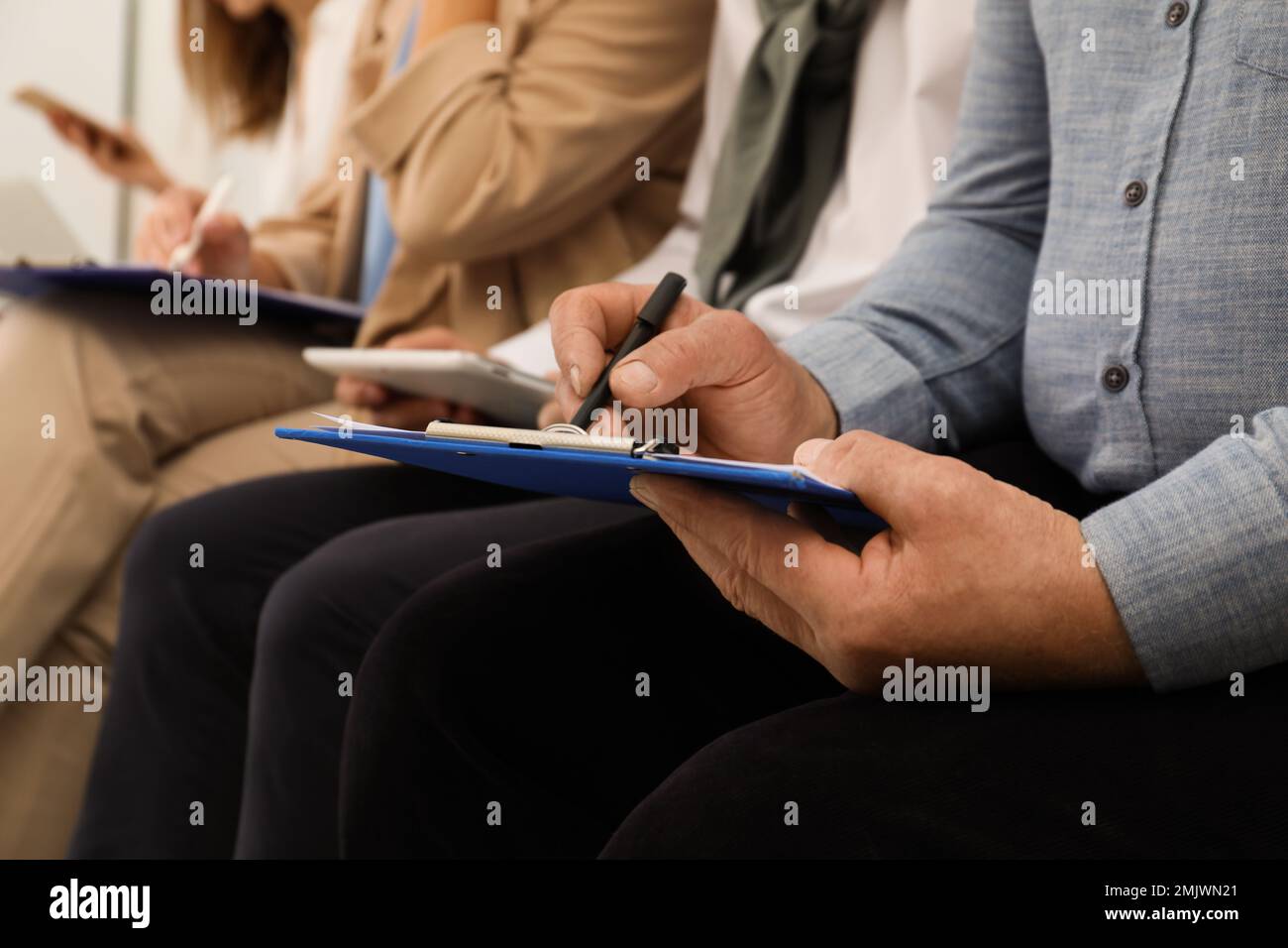 Interview clipboard female hi-res stock photography and images - Alamy
