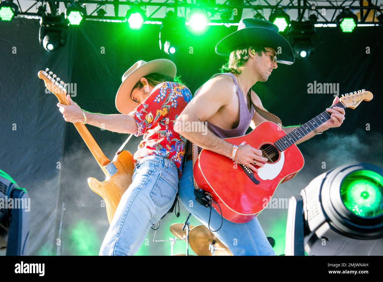 Jess Carson, left, and Mark Wystrach of Midland performs at the Bottle ...