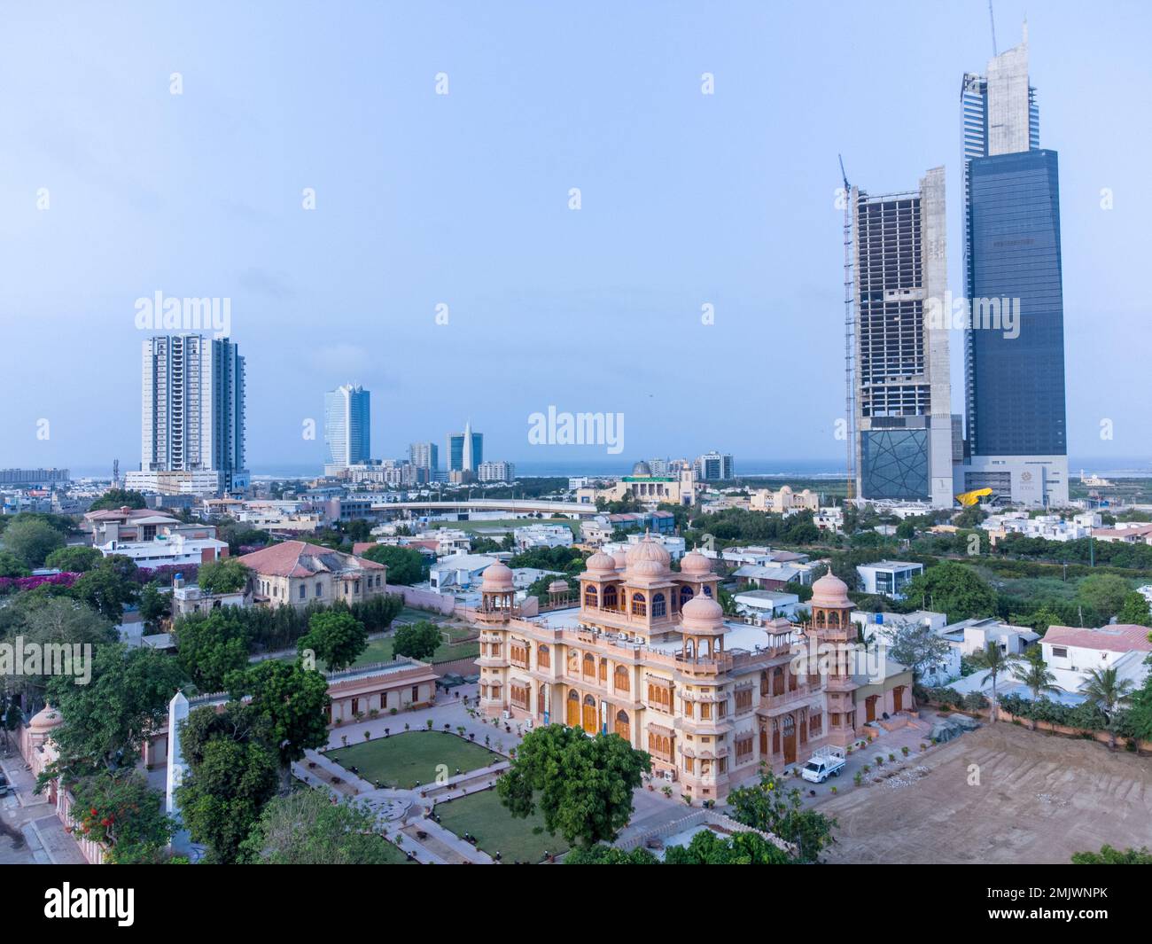 Cityscape with landmarks hi-res stock photography and images - Alamy