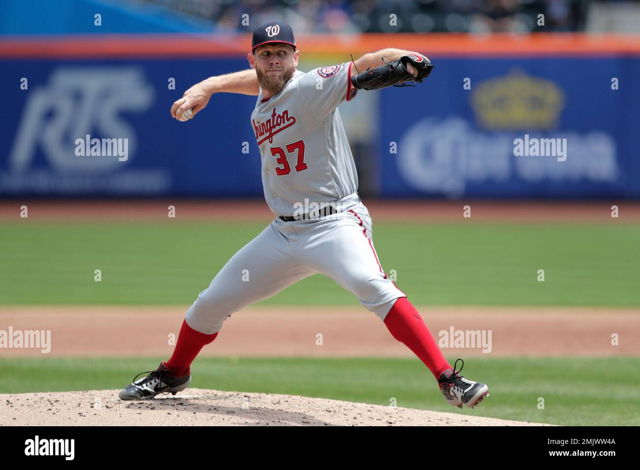 Washington Nationals starting pitcher Stephen Strasburg throws a pitch ...