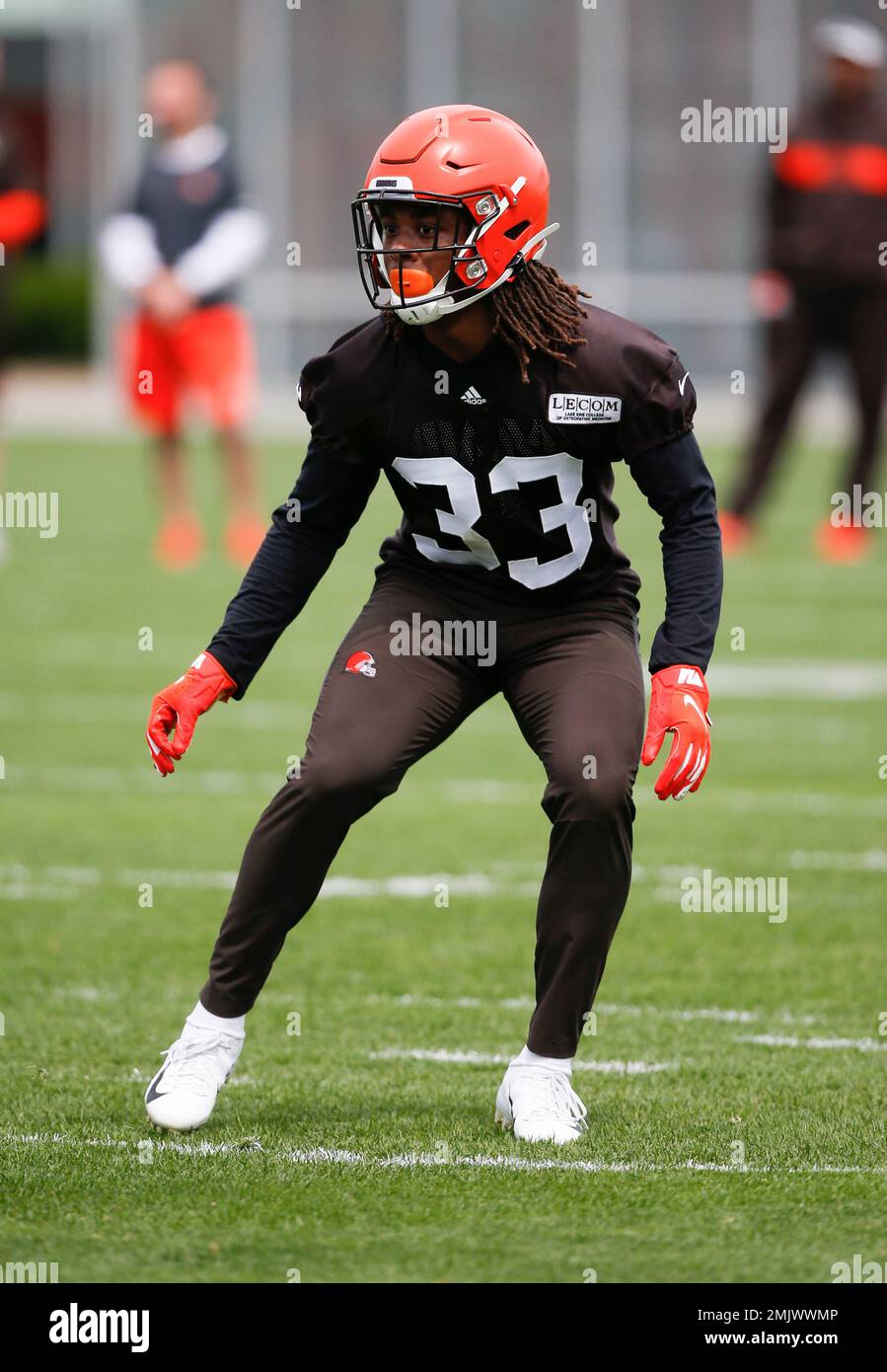 Cleveland Browns' Sheldrick Redwine runs through a drill during an NFL ...