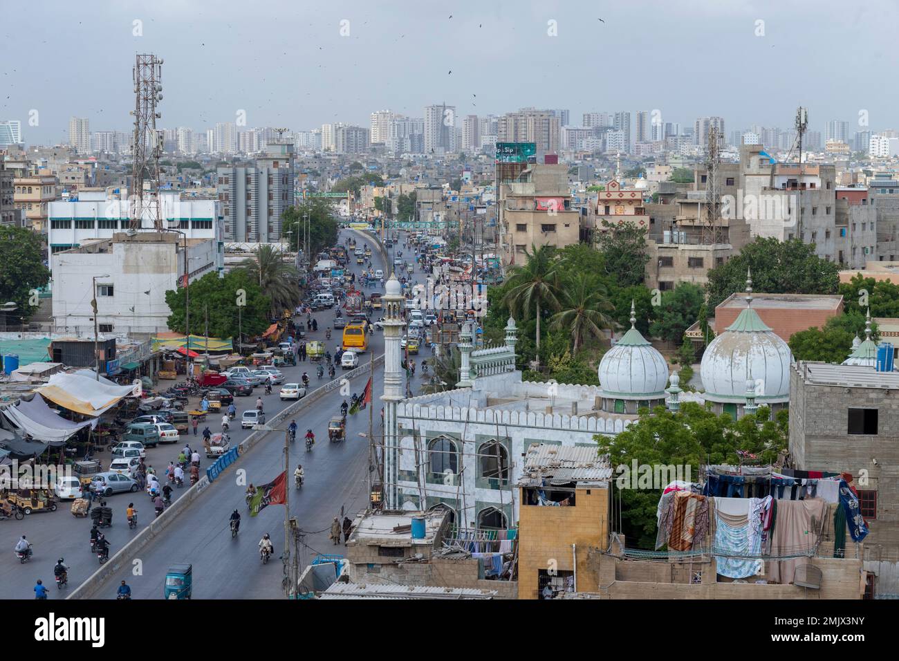 karachi pakistan 2022, Roads of Karachi, traffic on working day New MA ...