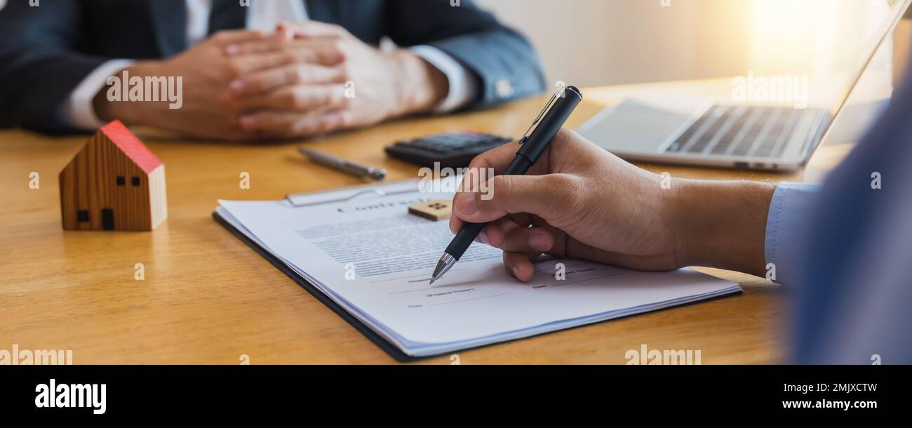 sign real estate and insurance contract Stock Photo - Alamy