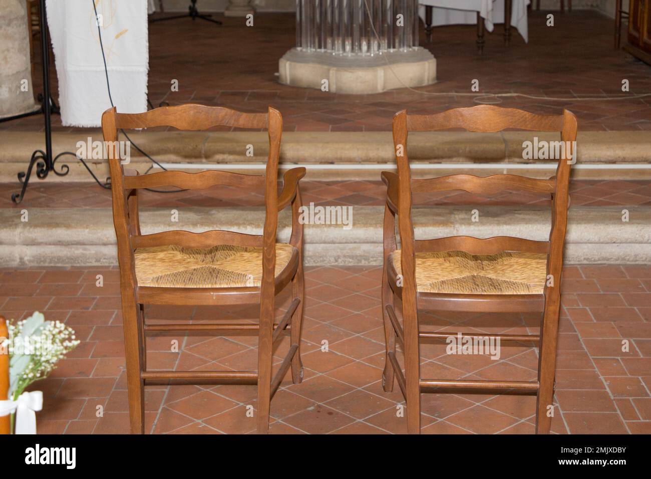 two empty chairs in church before wedding celebration Stock Photo - Alamy