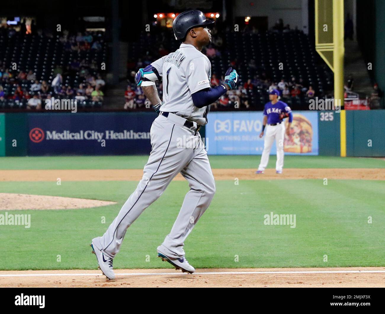 Seattle Mariners' Tim Beckham runs home after hitting a grand slam off ...
