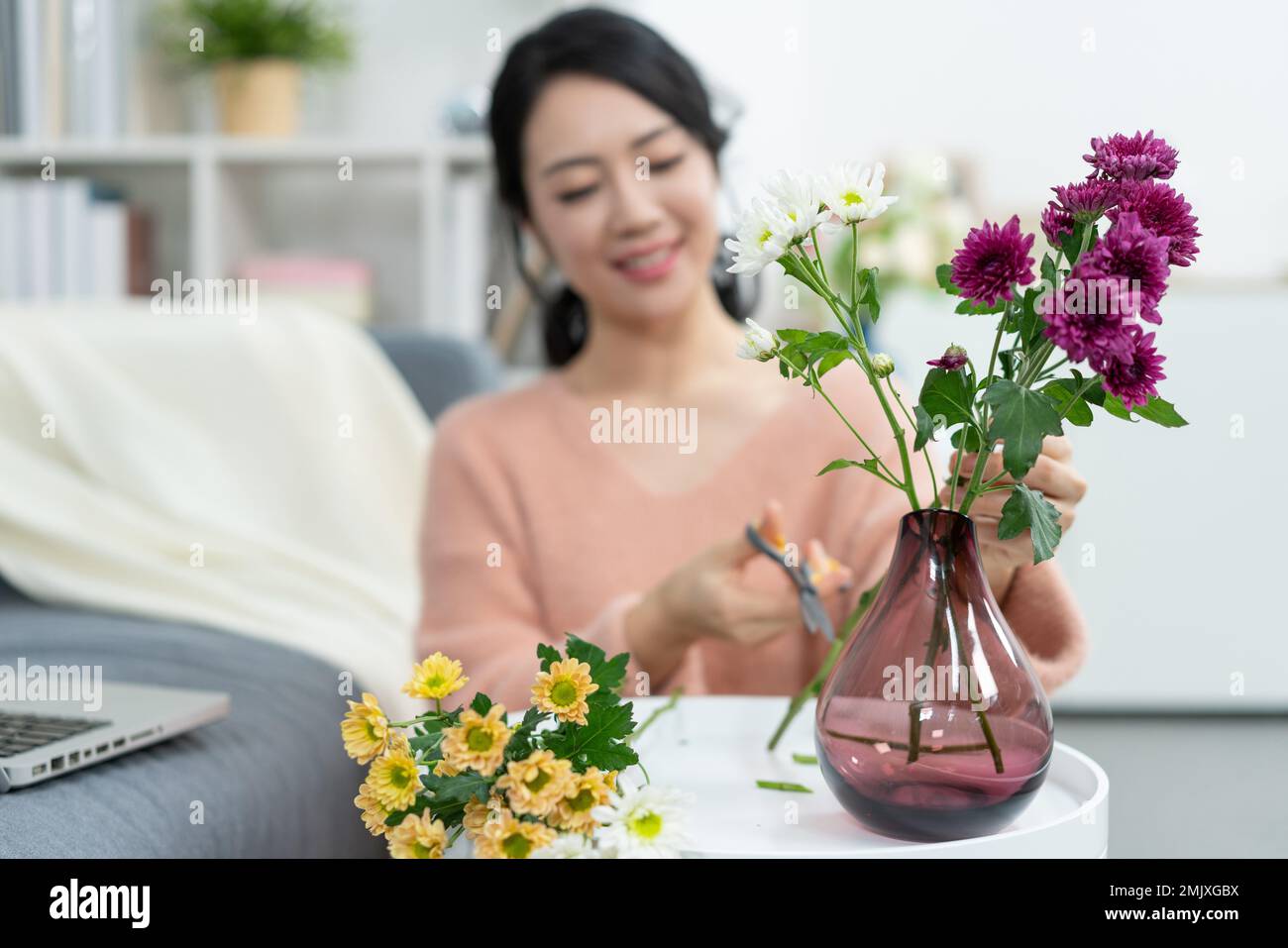 Learn easy way woman hi-res stock photography and images - Alamy