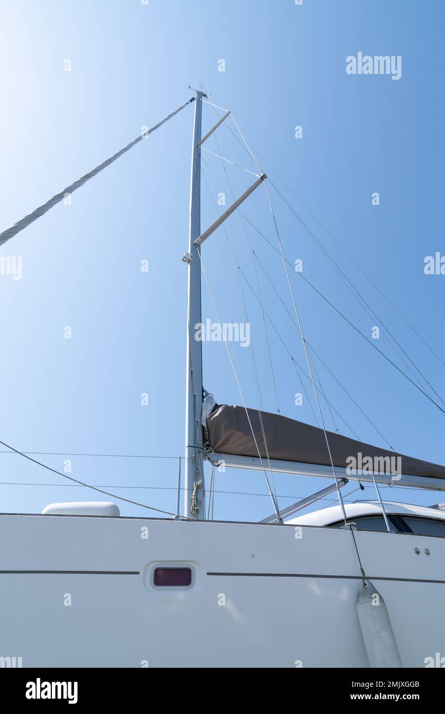 mast of a modern sailing boat in a blue sky Stock Photo - Alamy