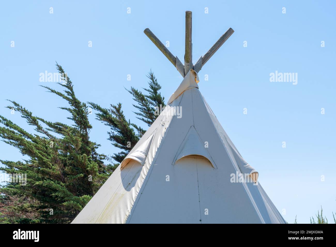 Top of teepee tent against a clear blue sky Stock Photo - Alamy