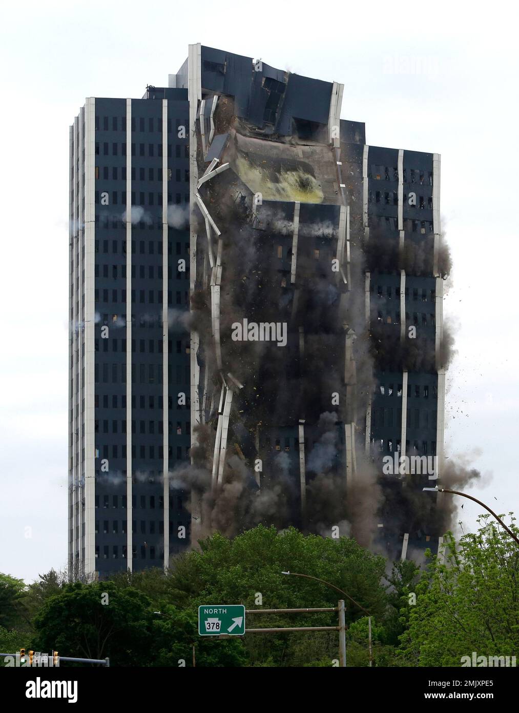 Martin Tower, former world headquarters of Bethlehem Steel, implodes ...
