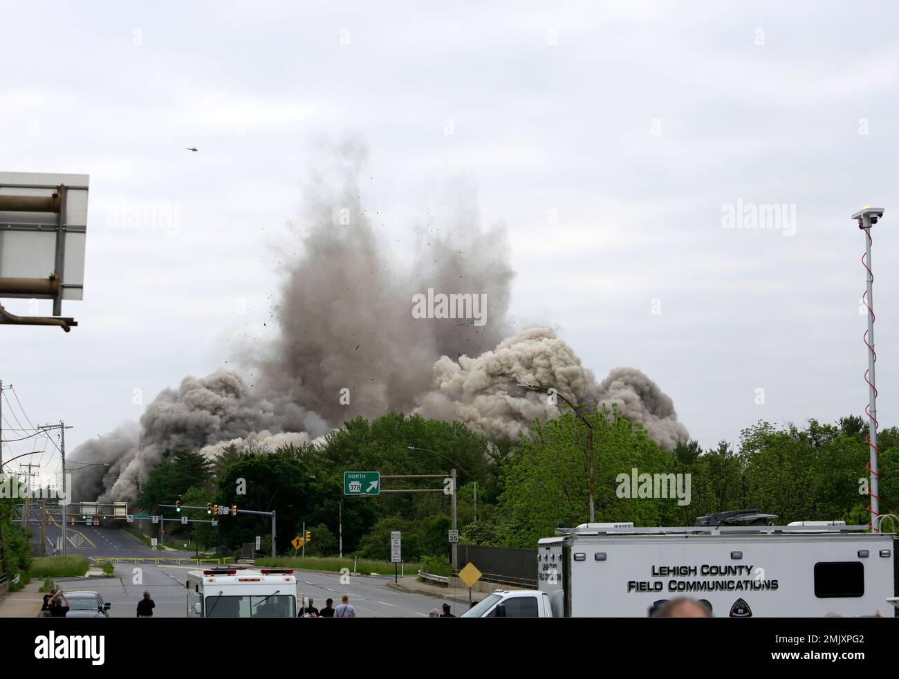 Martin Tower, former world headquarters of Bethlehem Steel, implodes ...