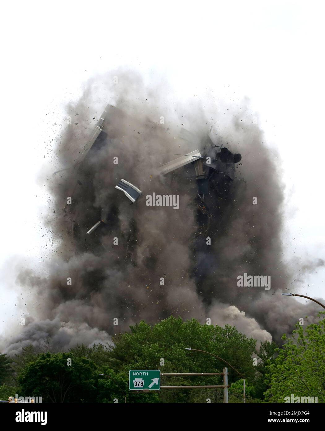 Martin Tower, former world headquarters of Bethlehem Steel, implodes ...