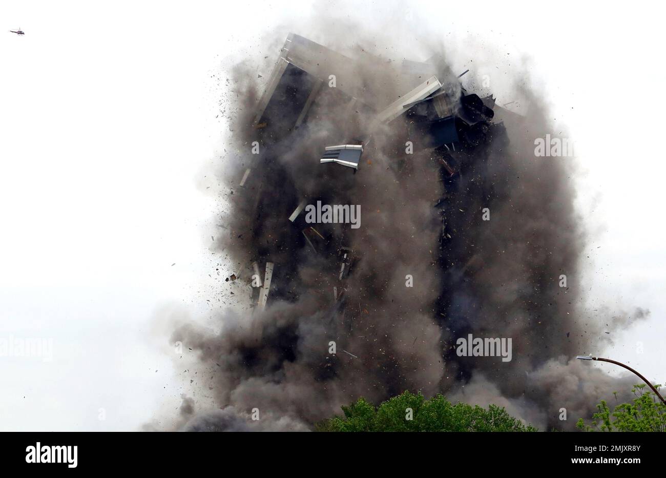 Martin Tower, former world headquarters of Bethlehem Steel, implodes ...