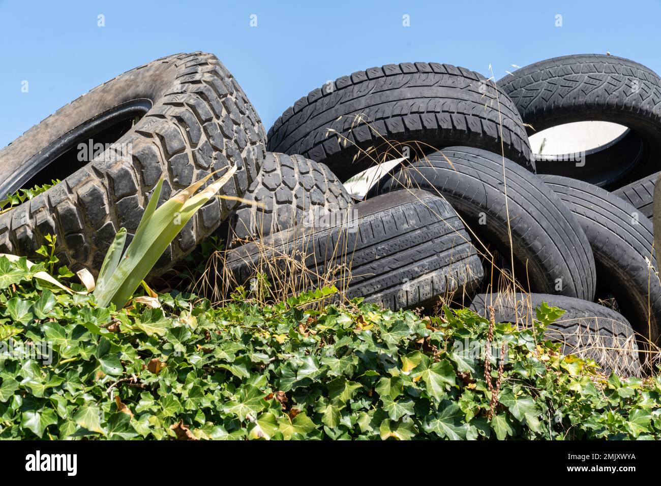 Tiresloading hi-res stock photography and images - Alamy