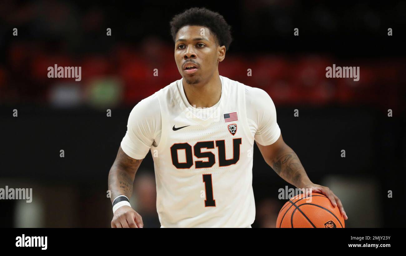 Oregon State guard Christian Wright (1) brings the ball up the court ...
