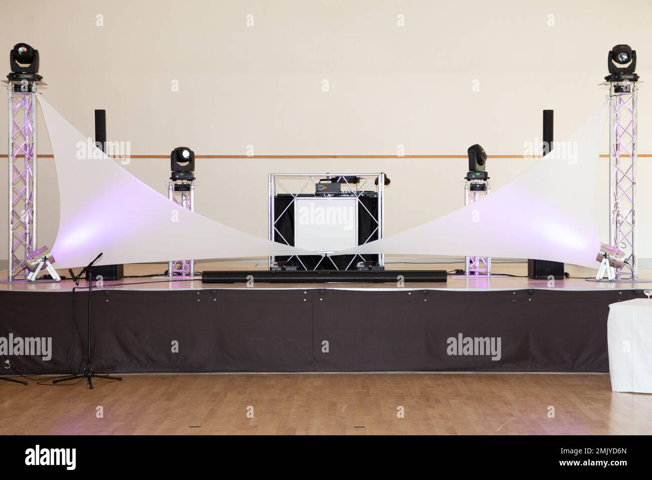 Empty disco dance floor hi-res stock photography and images - Alamy