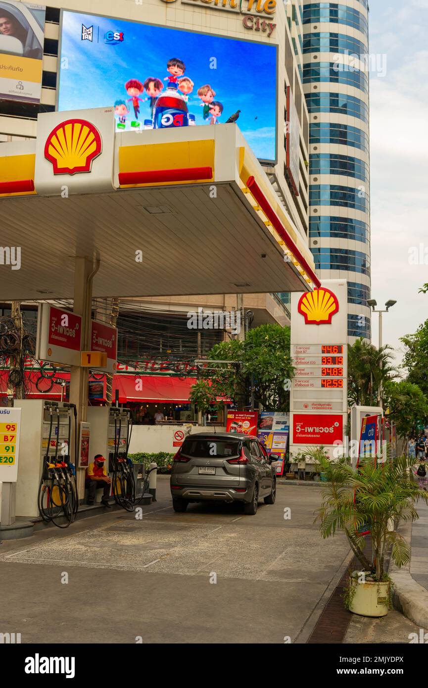 Shell Thailand Fuel Station on the Sukhumvit Road in Bangkok Stock ...