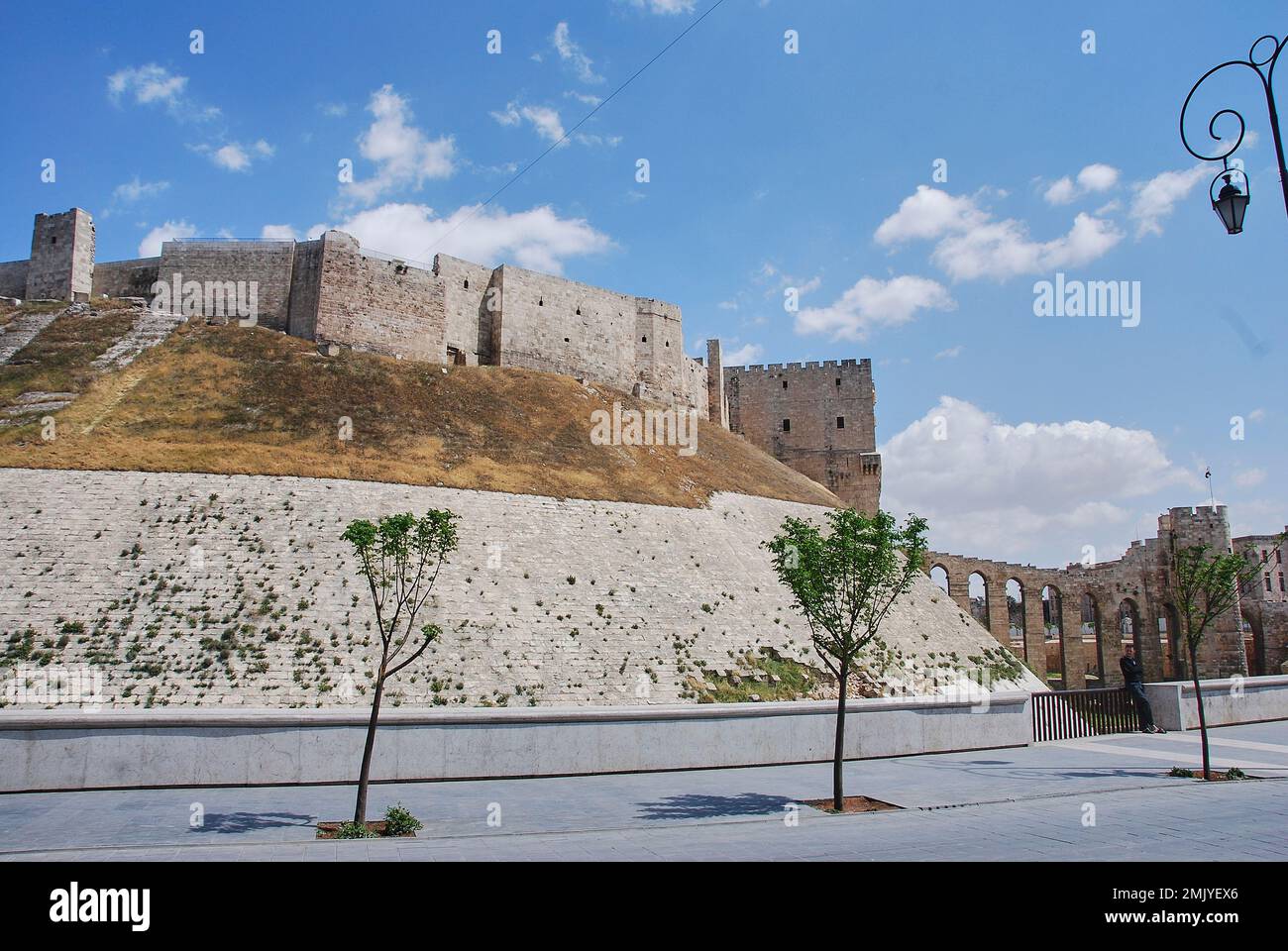 Large medieval structure hi-res stock photography and images - Alamy