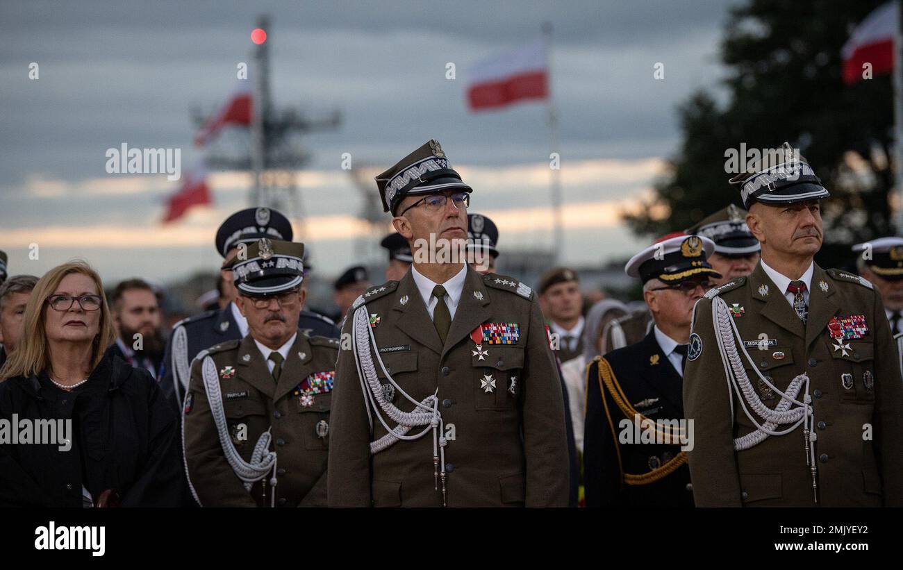 Polish senior leaders standby before U.S. Air Force F-22 Raptors fly ...