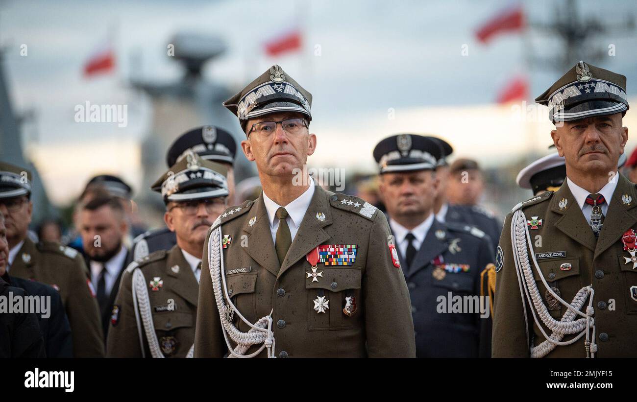 Polish senior leaders standby before U.S. Air Force F-22 Raptors fly ...