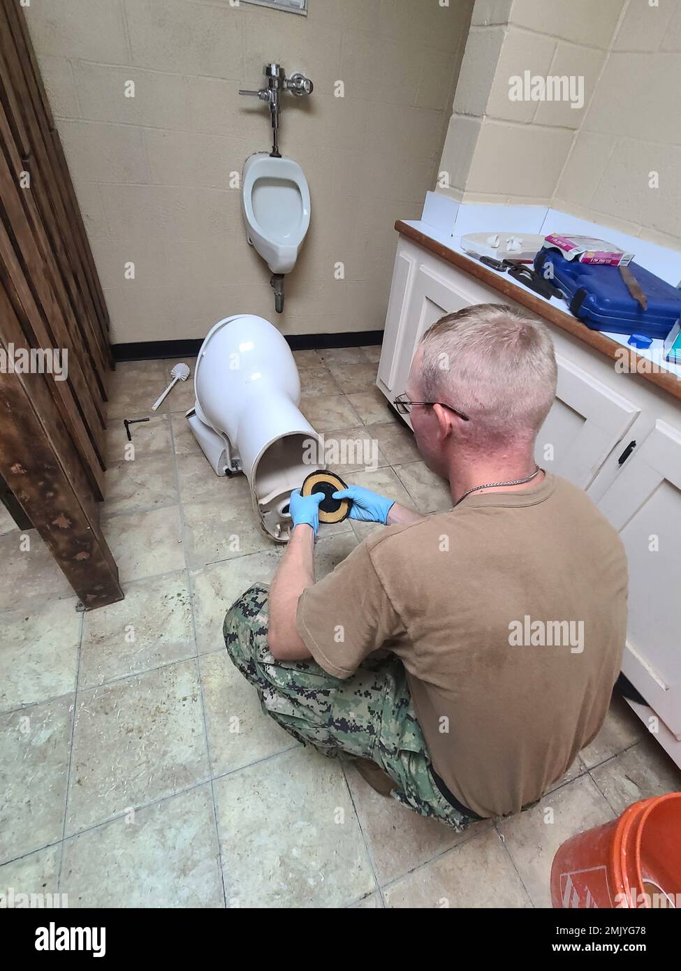 SANTA RITA, Guam (Sep. 01, 2022) Utilitiesman 2nd Class Timothy ...