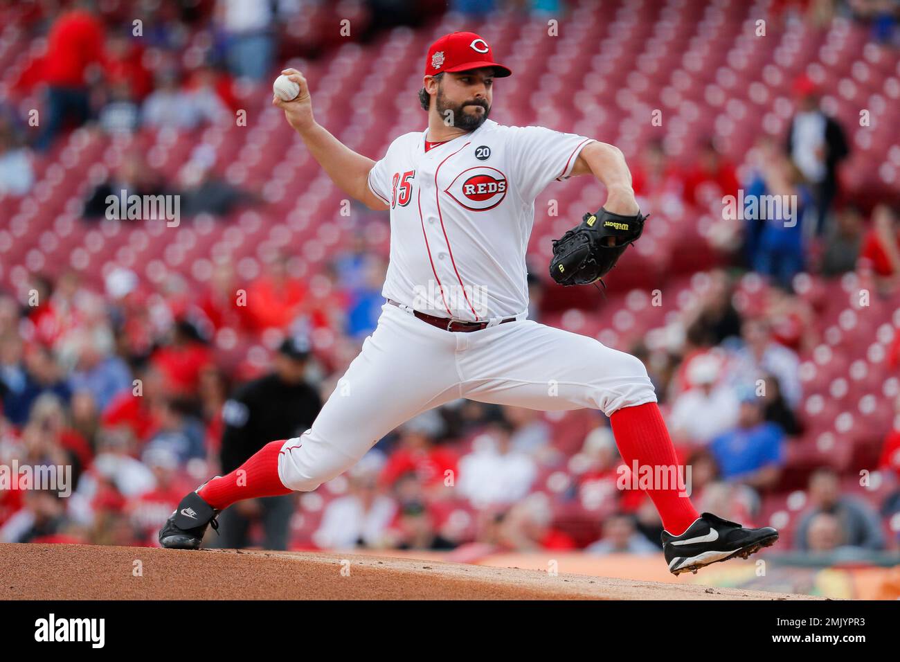 Cincinnati Reds starting pitcher Tanner Roark throws during the first ...