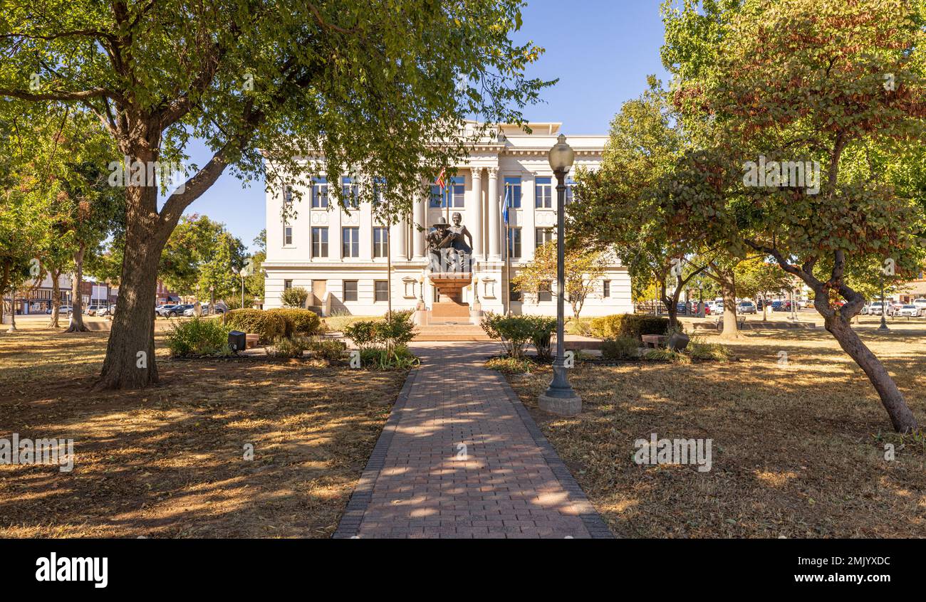 Perry, Oklahoma, USA - October 17, 2022: The Noble County Courthouse ...