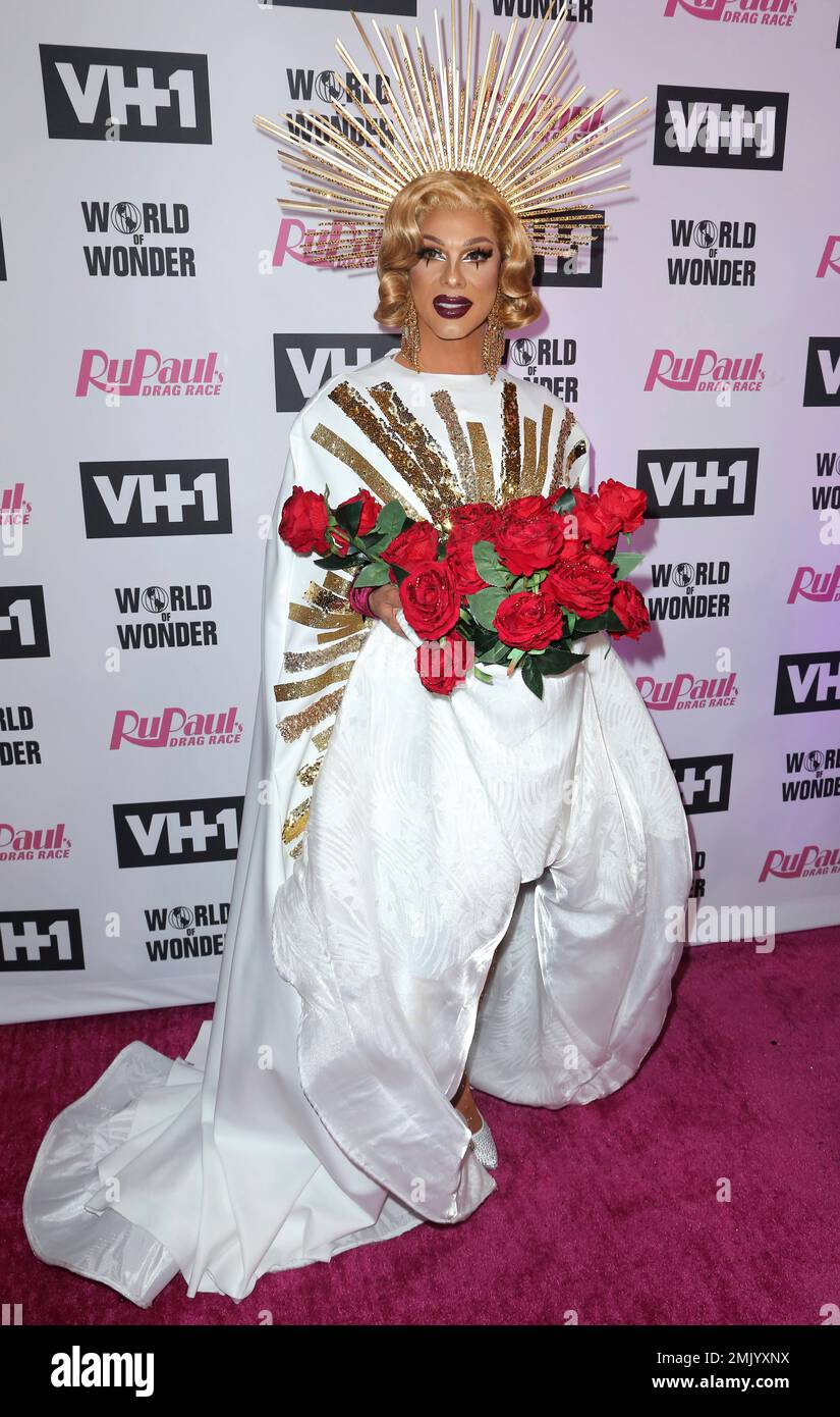 Shuga Cain arrives at the red carpet for "RuPaul's Drag Race" Season 11 ...