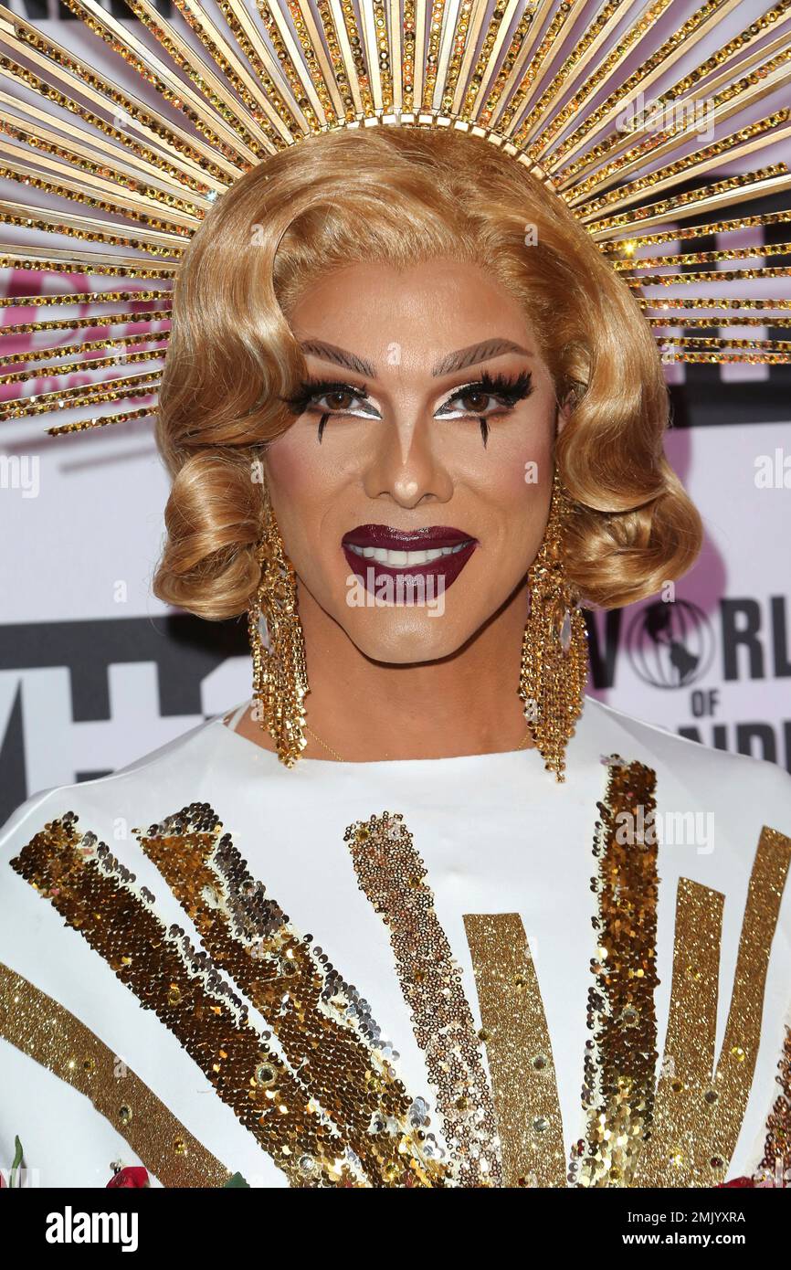 Shuga Cain arrives at the red carpet for "RuPaul's Drag Race" Season 11 ...