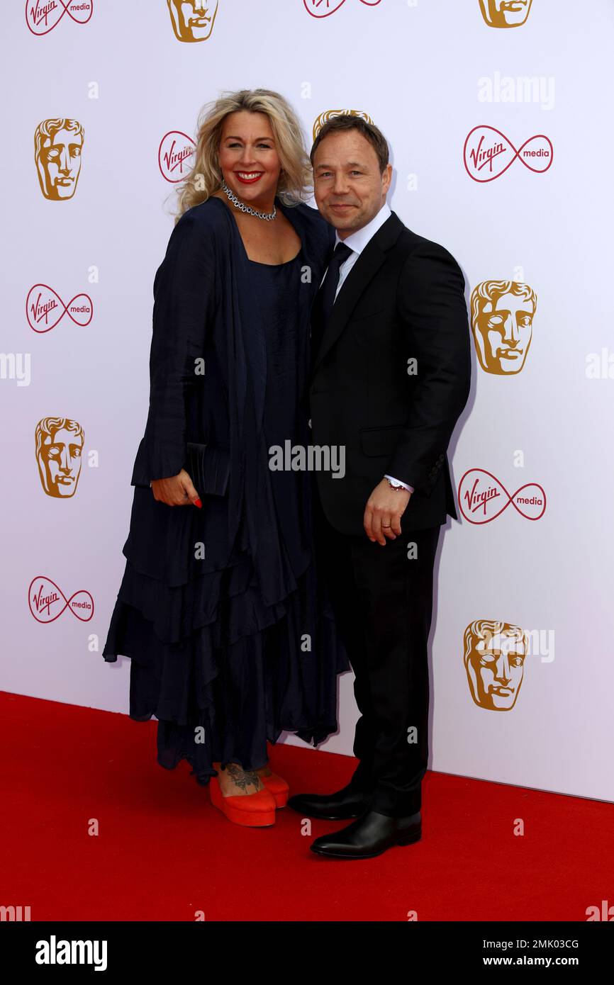 Actress Hannah Walters and partner, actor Stephen Graham, pose for ...