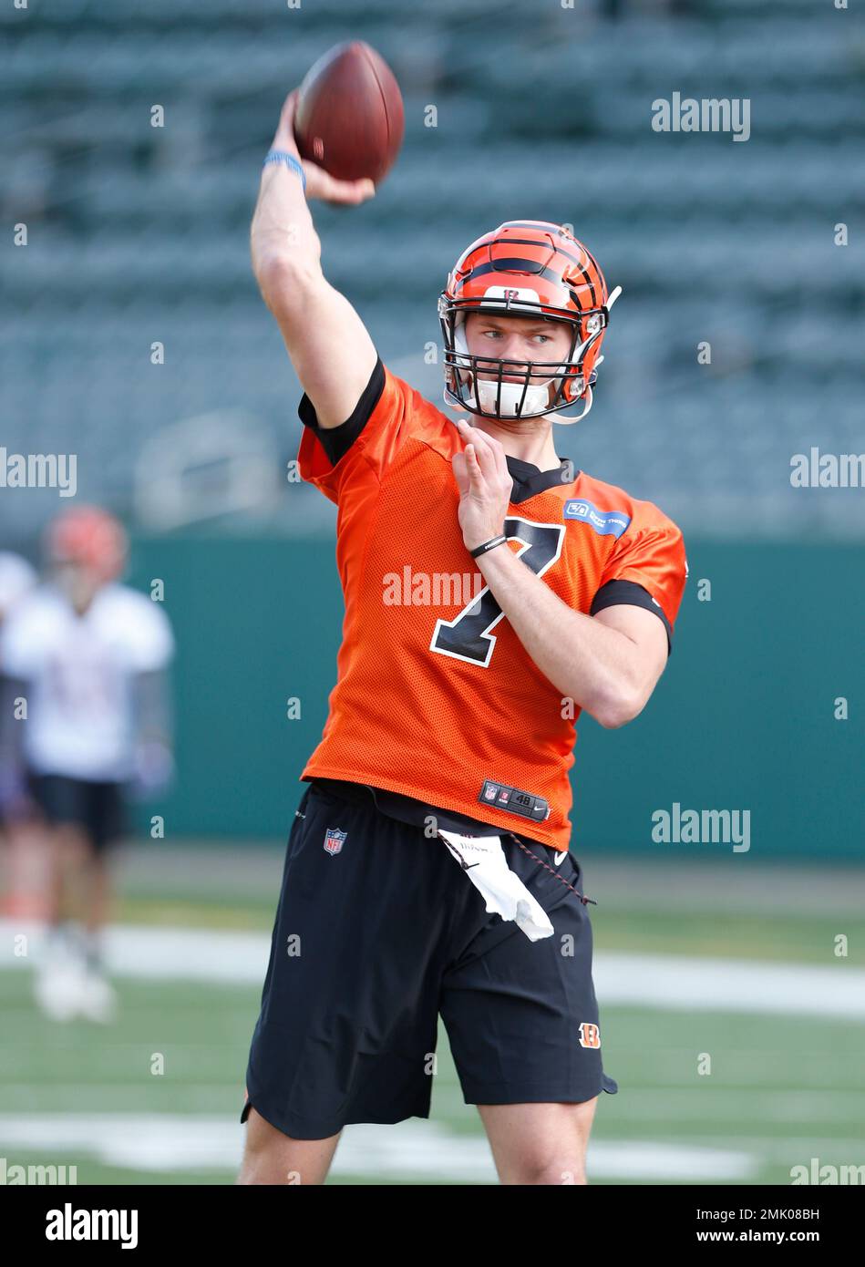Cincinnati Bengals quarterback Jake Dolegala throws during an NFL ...