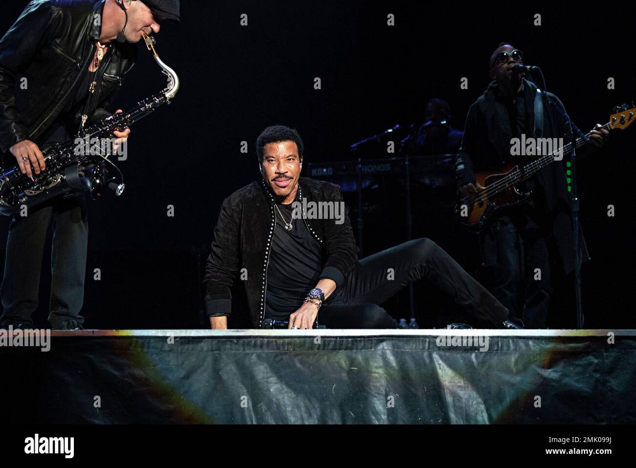 Lionel Richie slips in the rain and falls onstage at KAABOO Texas at AT ...