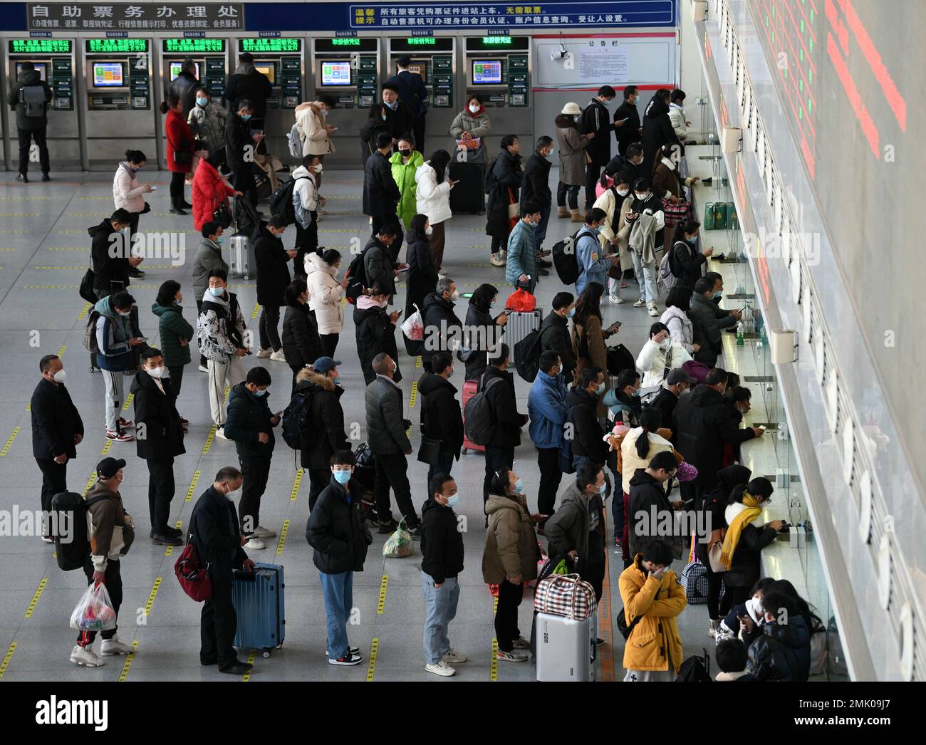 Queuin hi-res stock photography and images - Alamy