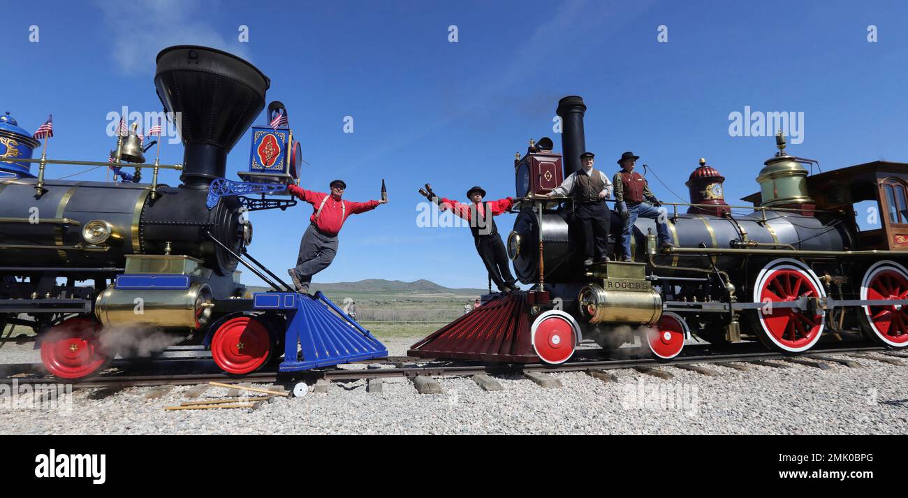 People re-created the historic photo of the meeting of the rails from ...