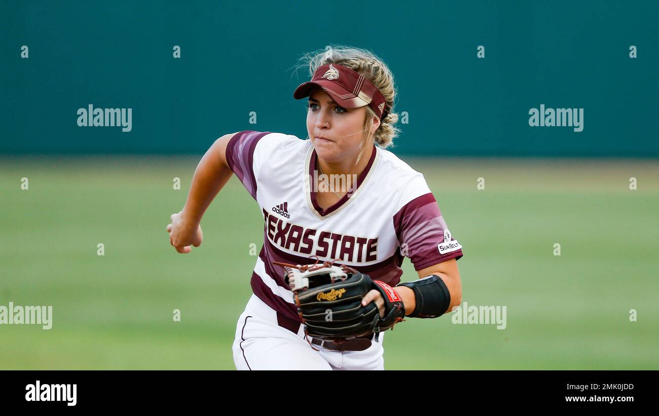 Texas State junior second baseman Bailee Carter runs to the ball during ...