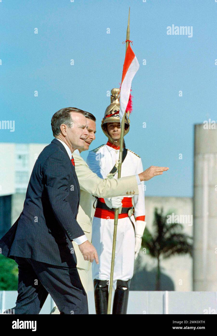 U.S. President George Bush, foreground, and Brazilian President ...