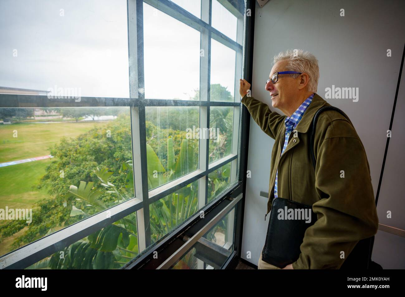 Elevator window hi-res stock photography and images - Alamy