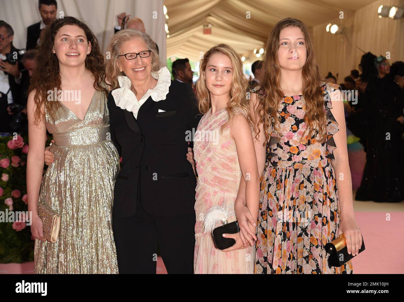 Annie Leibovitz, second left, Sarah Cameron Leibovitz, Samuelle ...
