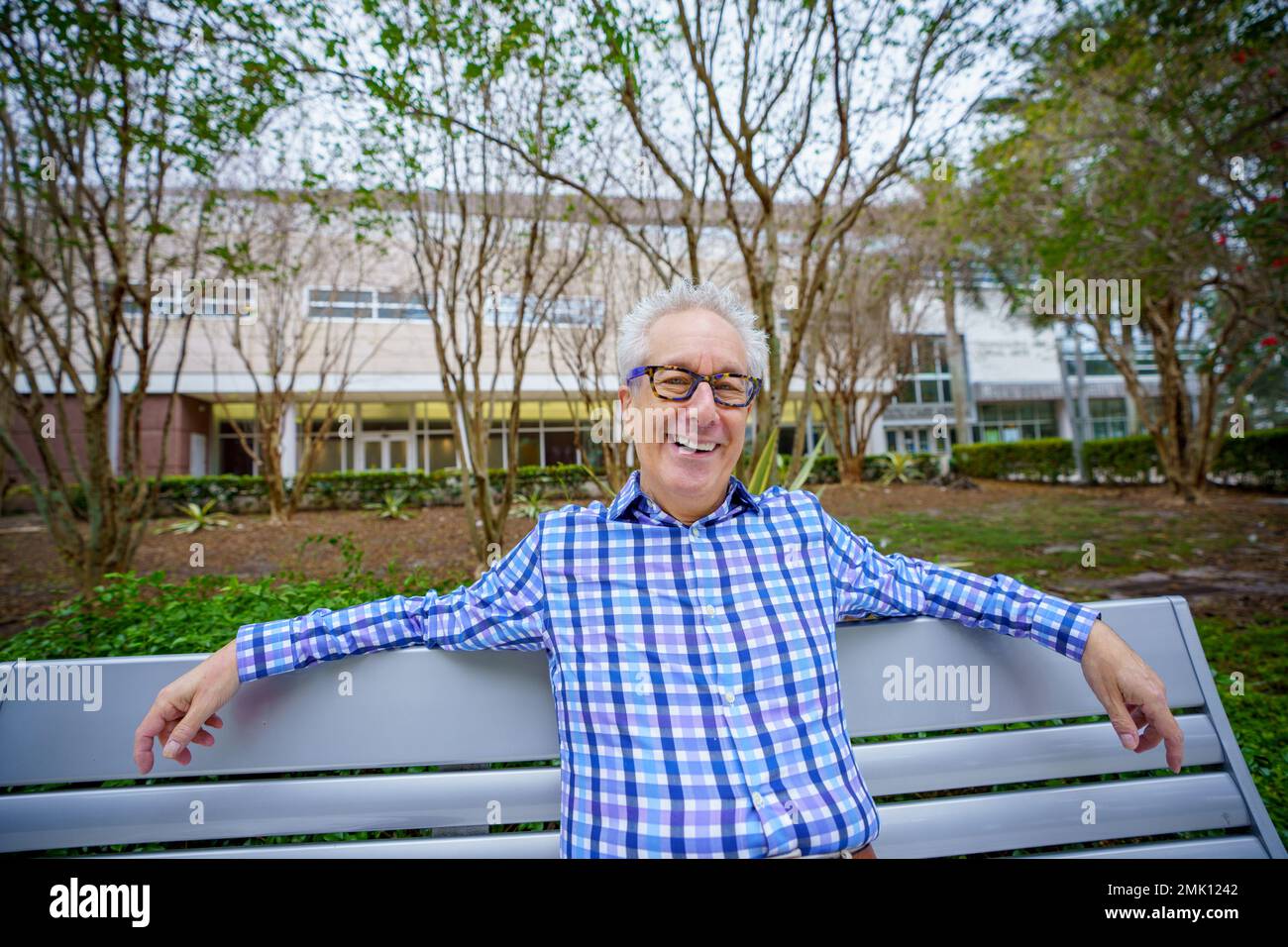 Happy senior old man sitting on a park bench Stock Photo - Alamy