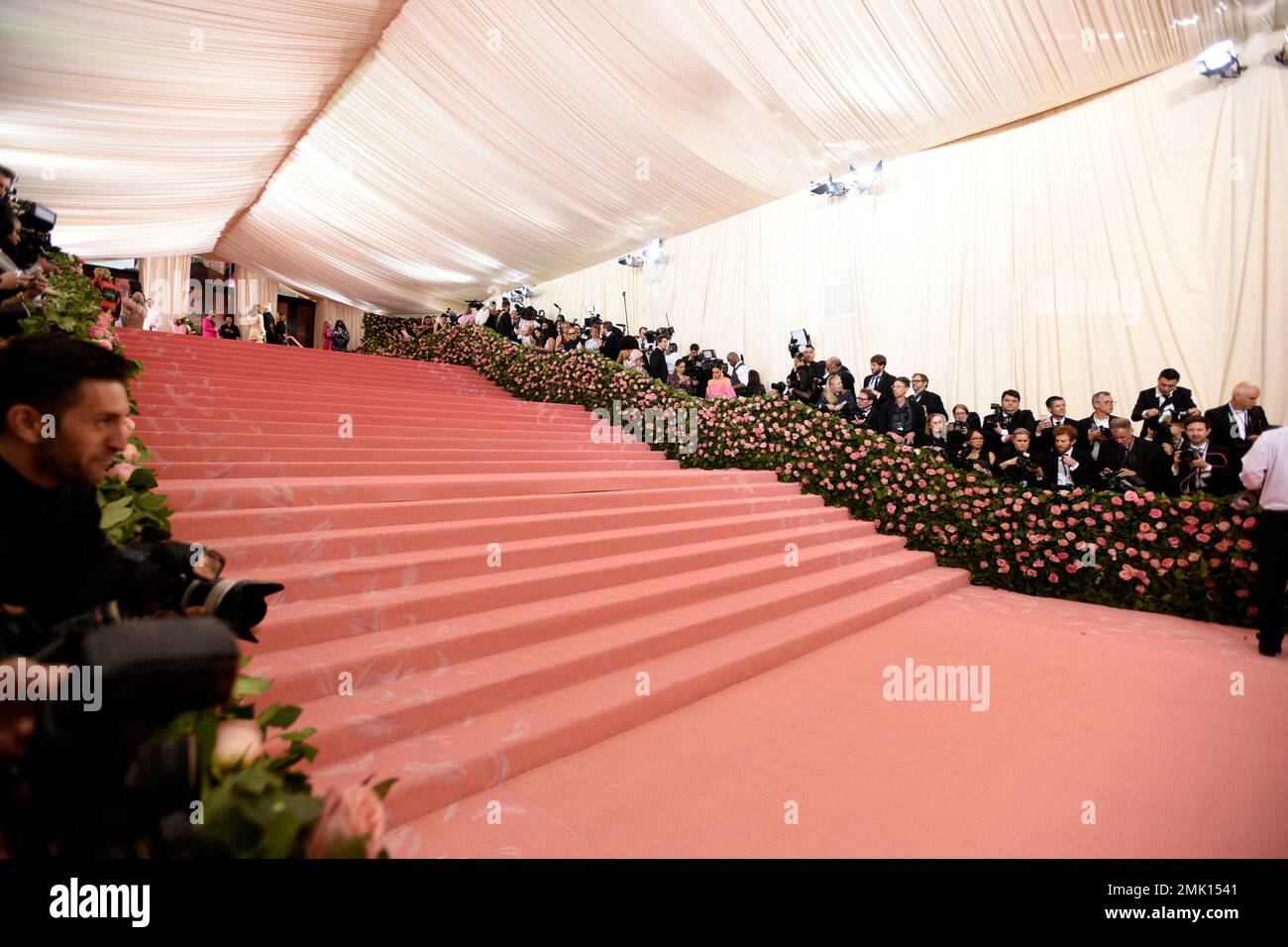 Photographers line the red carpet before to the start of The ...
