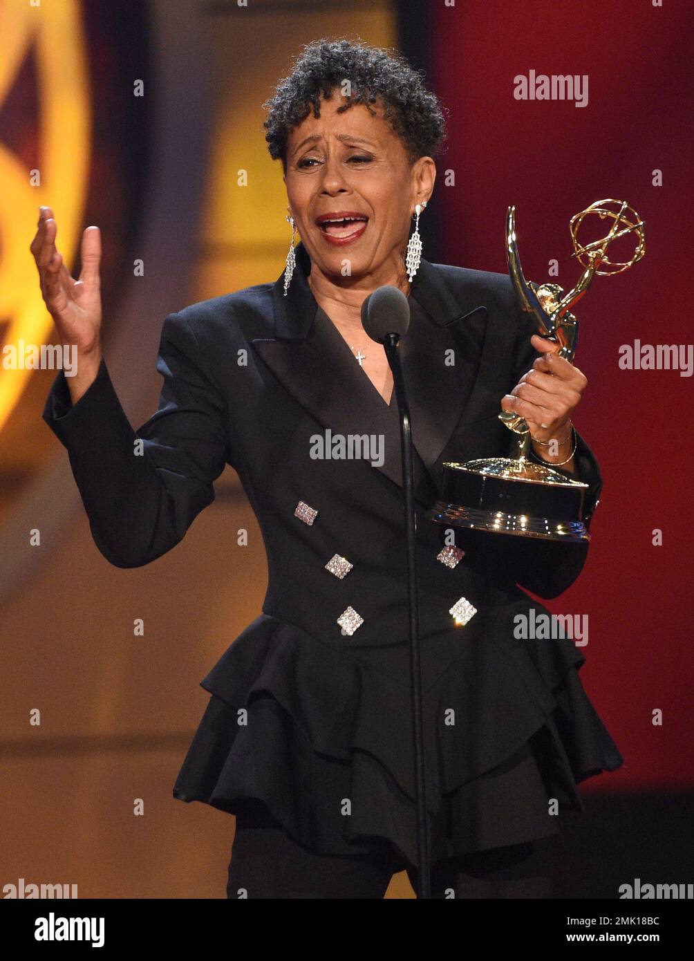 Vernee Watson accepts the award for outstanding supporting actress in a ...