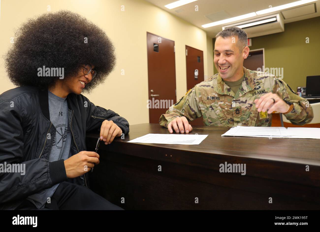 Early blowers hi-res stock photography and images - Alamy