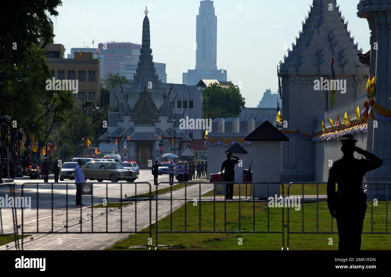 CORRECTS TO THE MOTORCADE OF THE ROYAL FAMILY MEMBERS - Motorcade of ...