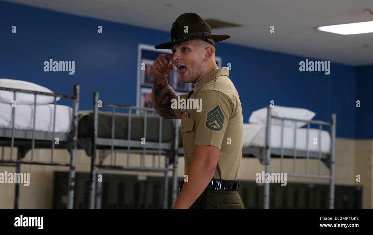 Recruits with Lima Company, 3rd Recruit Training Battalion, meet their ...