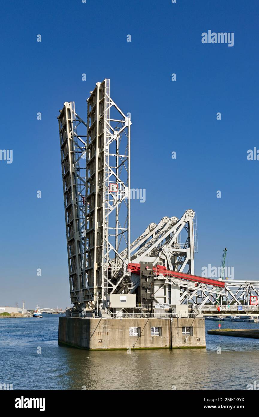 Lift up bridge hi-res stock photography and images - Alamy