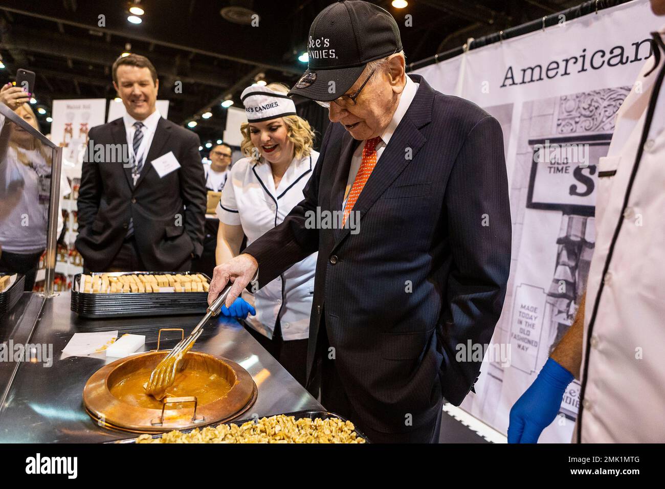 IMAGE DISTRIBUTED FOR SEE'S CANDIES- Warren Buffett visits the See's ...