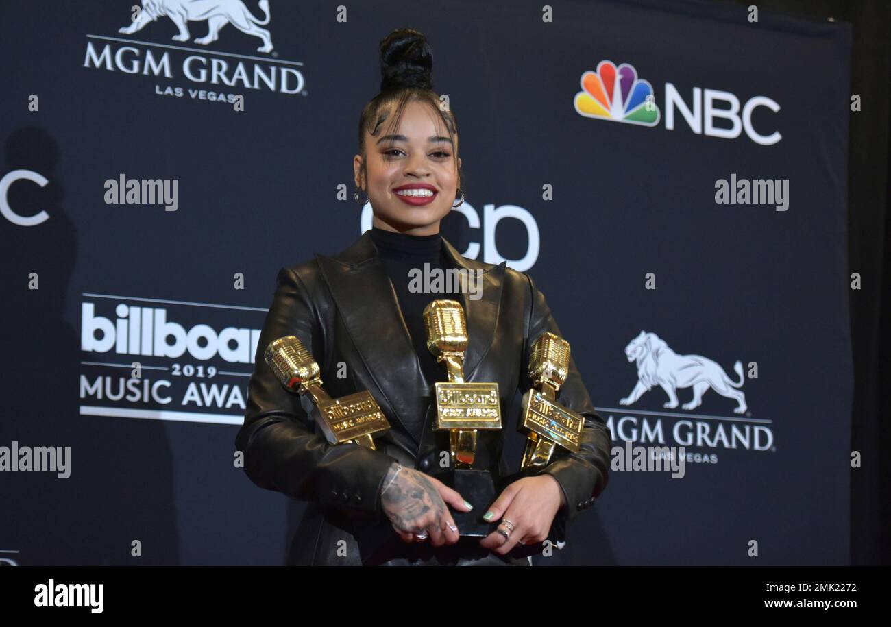 Ella Mae poses in the press room with her award for top R&B artist, top ...