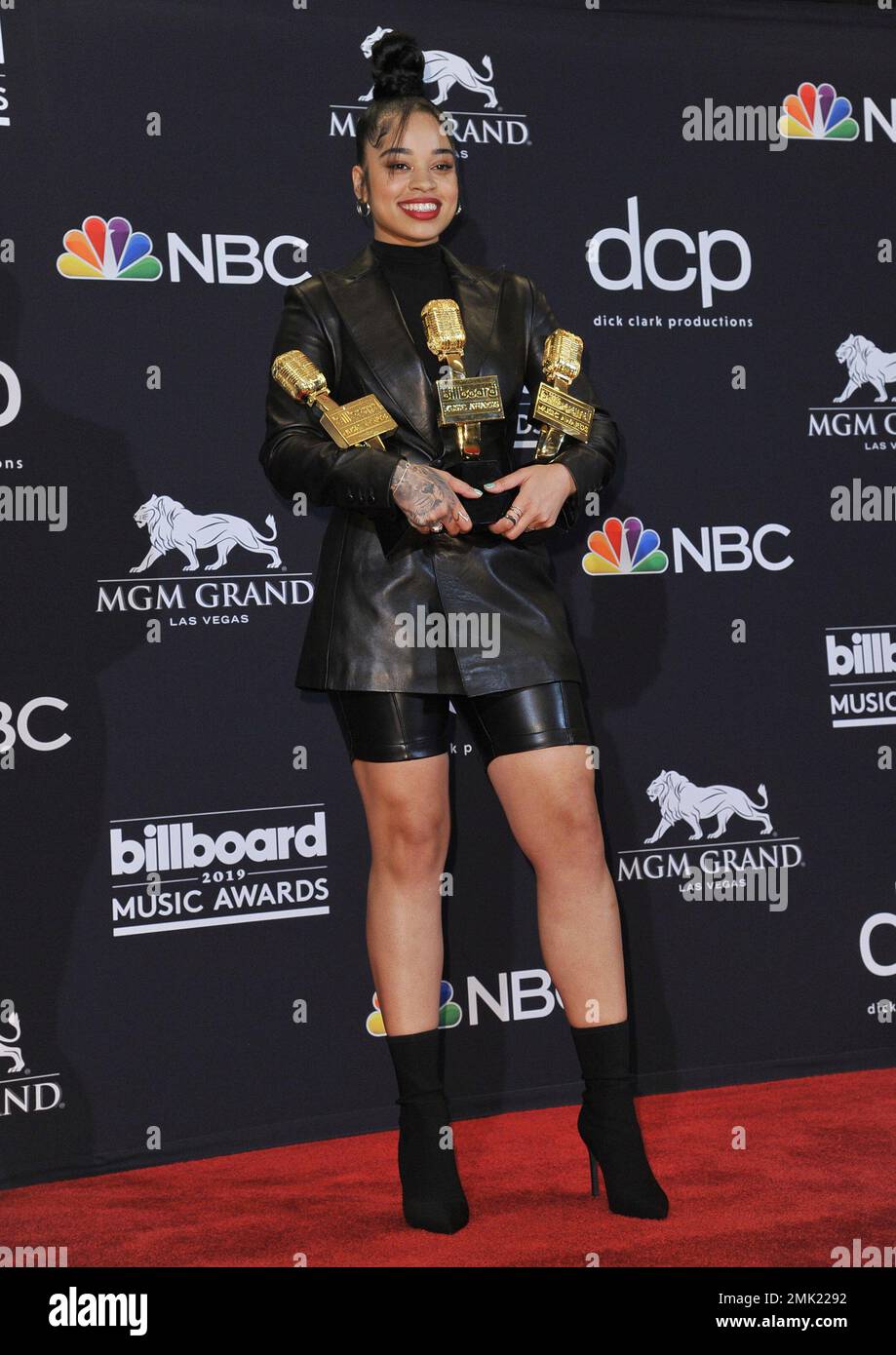 Ella Mae poses in the press room with her award for top R&B artist, top ...